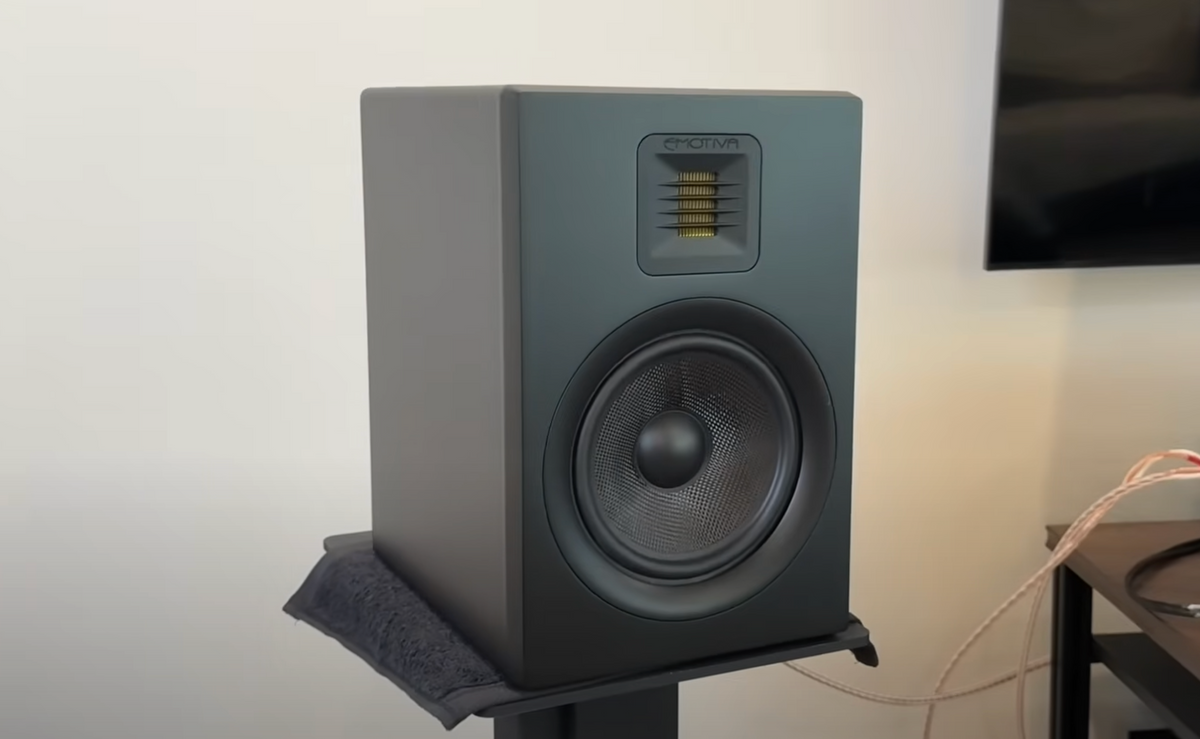 Erin's Audio Corner Reviews the Airmotiv XB2! – Emotiva Audio Corporation
